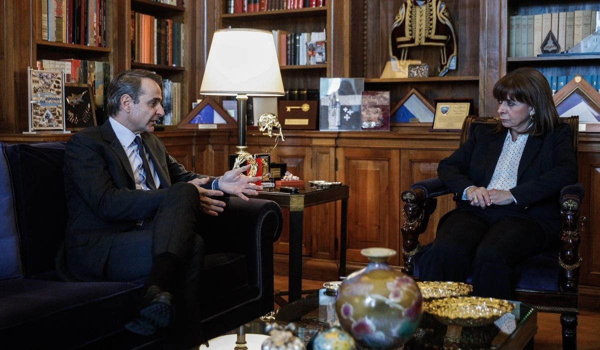 Μητσοτάκης με Σακελλαροπούλου: Έρευνα για την τραγωδία στα Τέμπη με ...