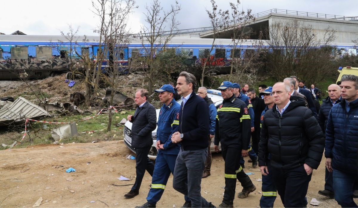 Politico: Η τραγωδία στα Τέμπη φέρνει τον Κυριάκο Μητσοτάκη αντιμέτωπο ...