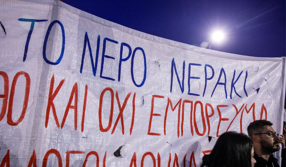 Θανάσης Παπακωνσταντίνου: «Ο θίασος που κυβερνά θα κάνει μια τρύπα στο ...