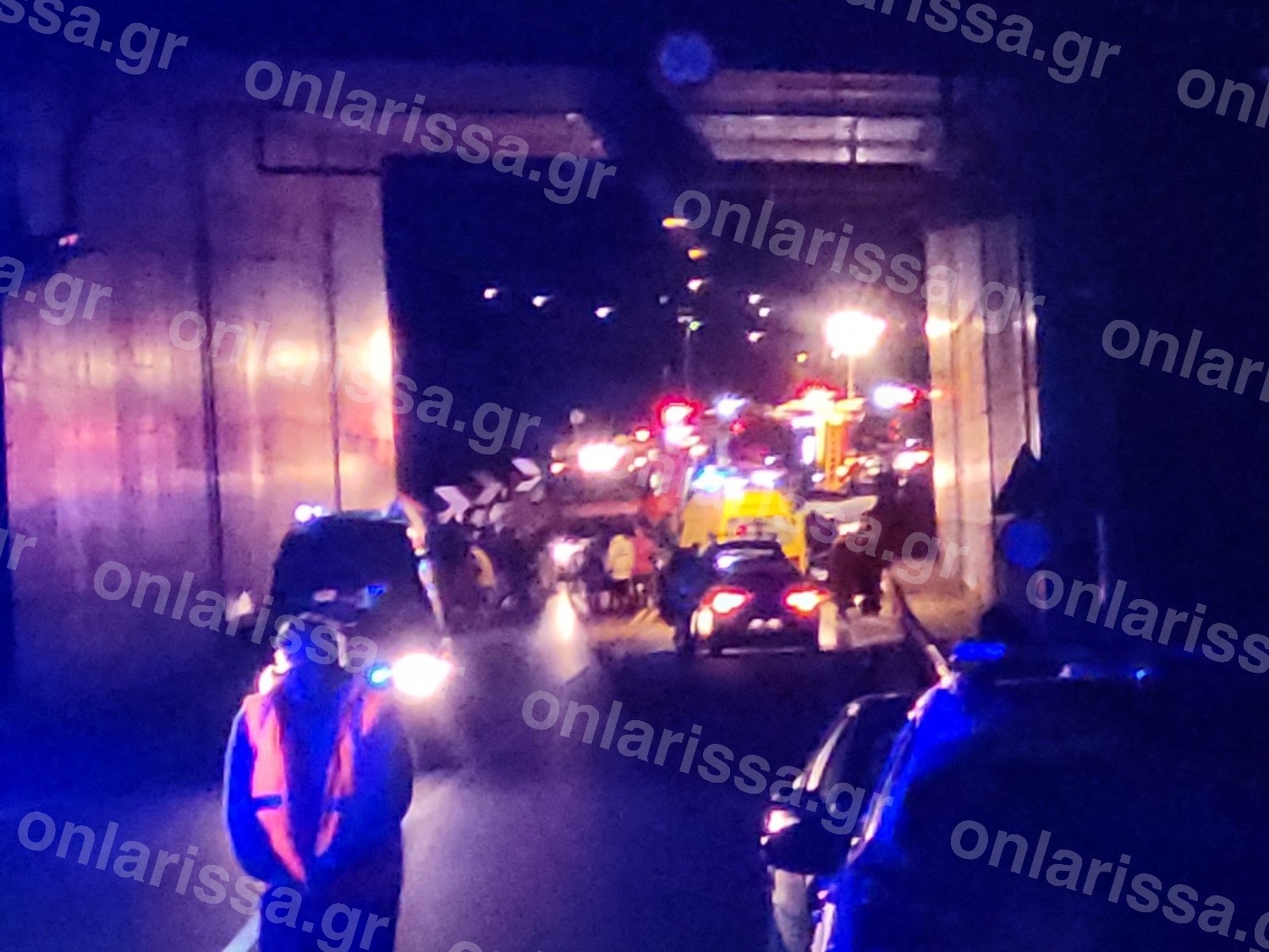 Συγκρούστηκε εμπορική με επιβατική αμαξοστοιχία -Πήραν φωτιά βαγόνια ...