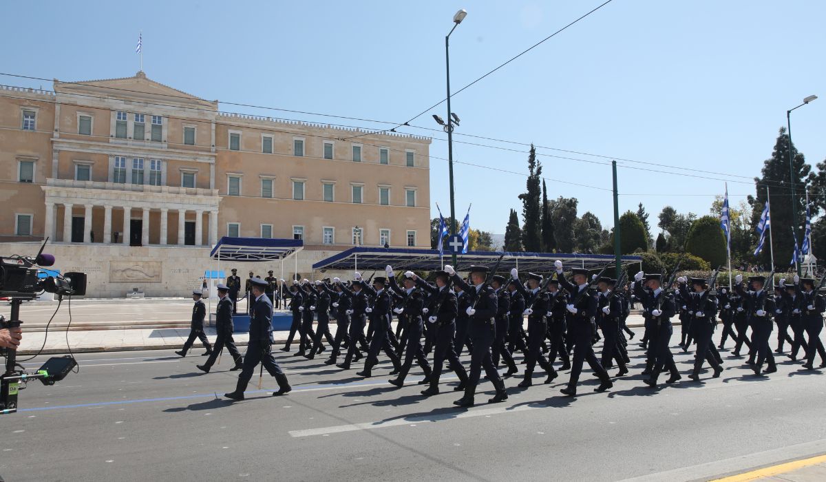 25η Μαρτίου: Ποιοι δρόμοι κλείνουν για τη στρατιωτική παρέλαση ...