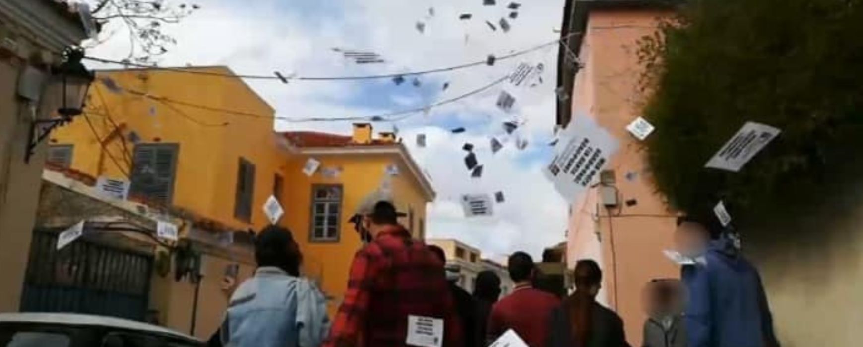 Πλάκα: «Ντου» Ρουβίκωνα στο σπίτι του Κώστα Καραμανλή | topontiki.gr