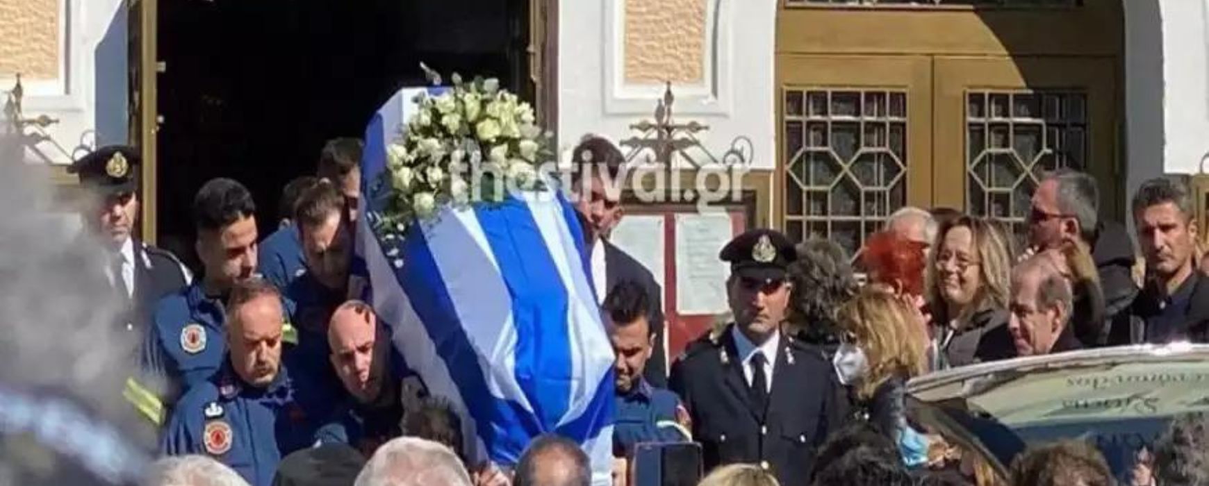 Θεσσαλονίκη: Θρήνος στην κηδεία του 23χρονου πυροσβέστη και της ...