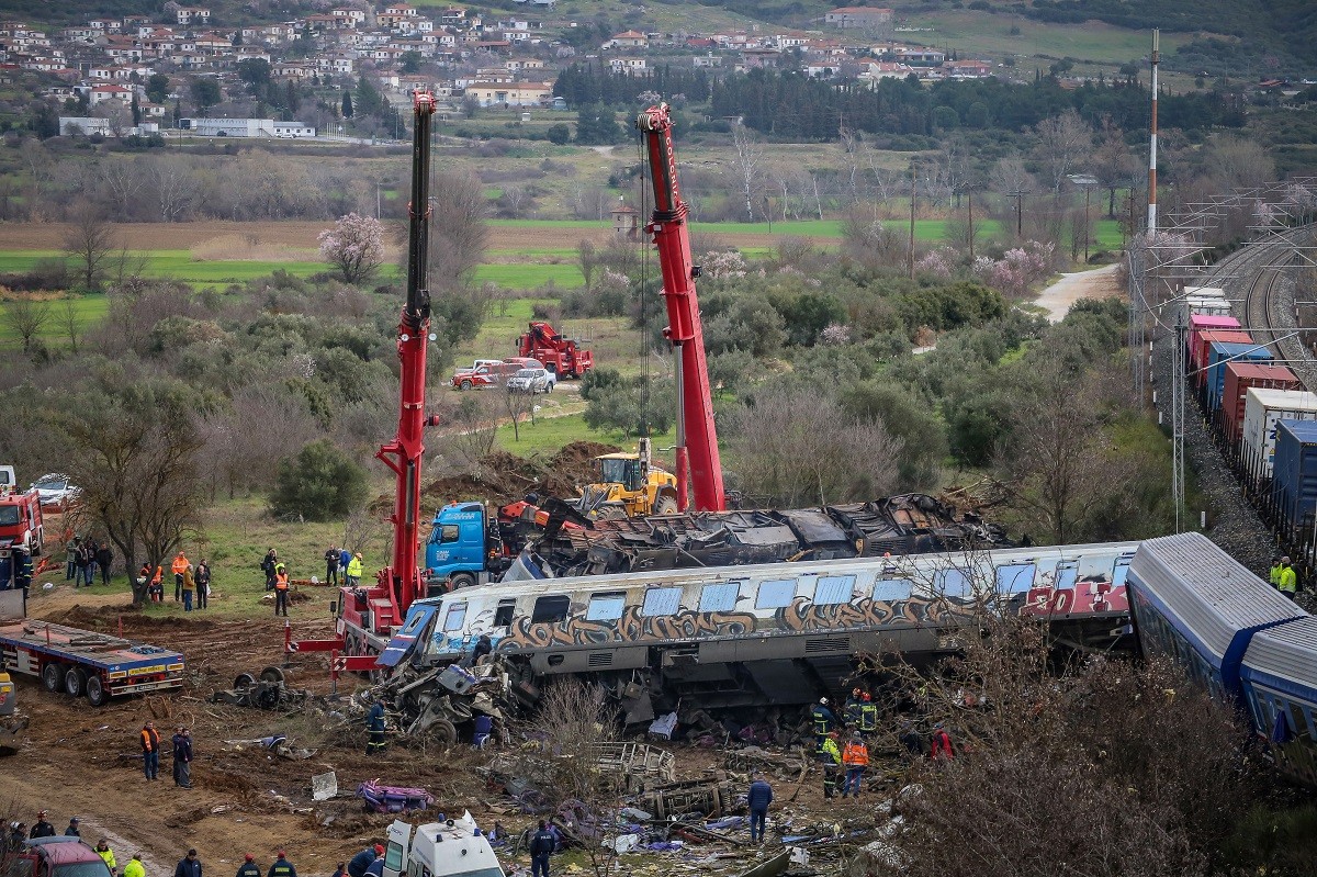Τέμπη: «Πρόκειται για μια μαζική τραγωδία» λέει η ιατροδικαστής ...