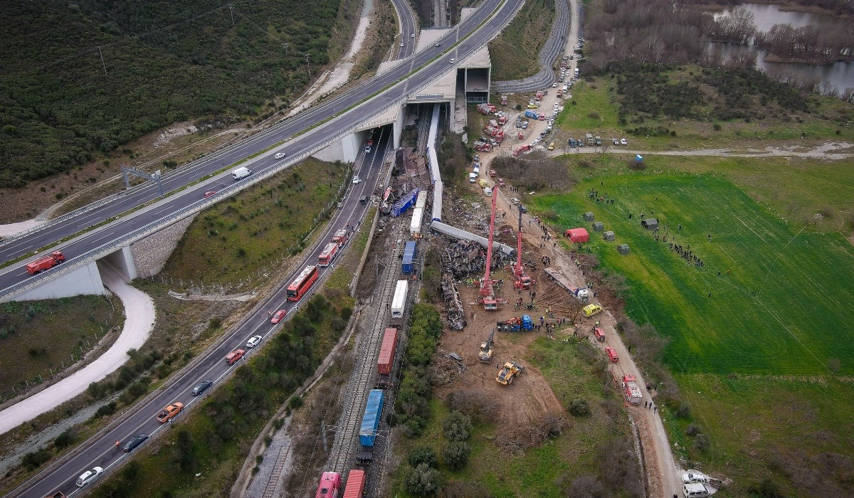 Τραγωδία στα Τέμπη: Ο σταθμάρχης υποστηρίζει ότι πάτησε το κουμπί αλλά ...