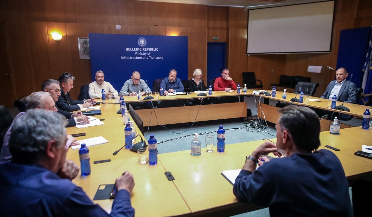 Τραγωδία στα Τέμπη: Αναστέλλουν τις απεργίες οι σιδηροδρομικοί μετά τη ...