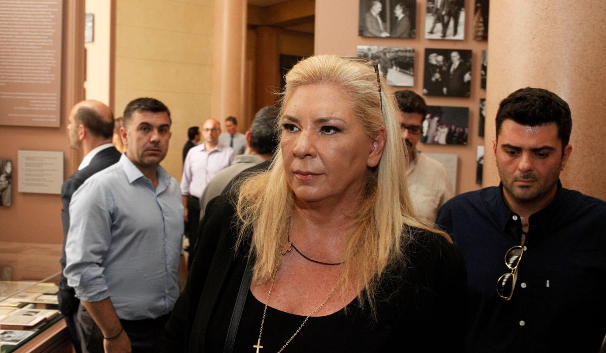 Ανδρέας Παπανδρέου: «Ανατροπή» από τη Δήμητρα Λιάνη – Τα γυαλιά που ...