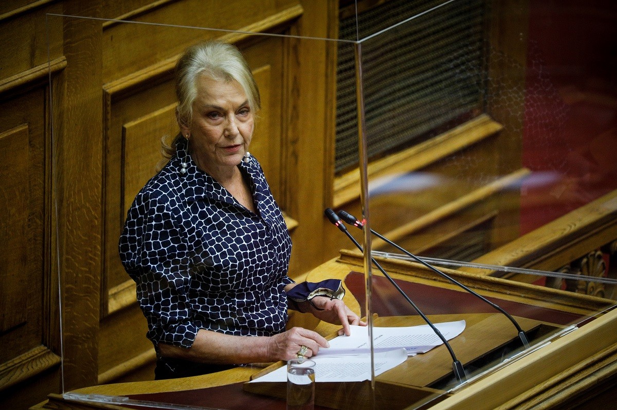 Φωτεινή Πιπιλή για Αντώνη Σαμαρά: «Τελικά αποστάτης γεννιέσαι, δε ...