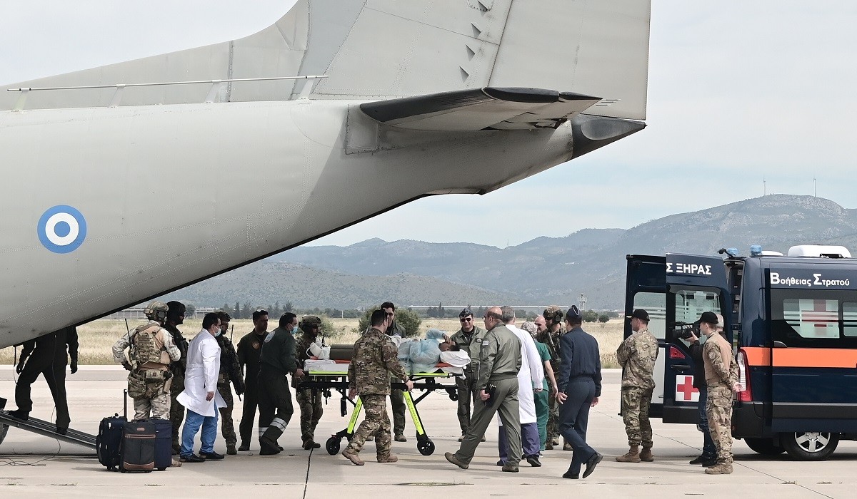 Σουδάν: Στην Ελλάδα έφτασαν οι 17 Έλληνες που απεγκλωβίστηκαν (photos ...