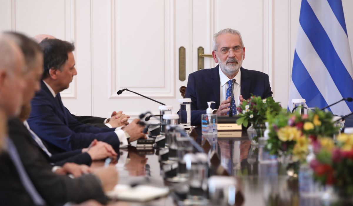 Σαρμάς στο πρώτο Υπουργικό: Πρέπει να είμαστε ουδέτεροι, αμερόληπτοι ...