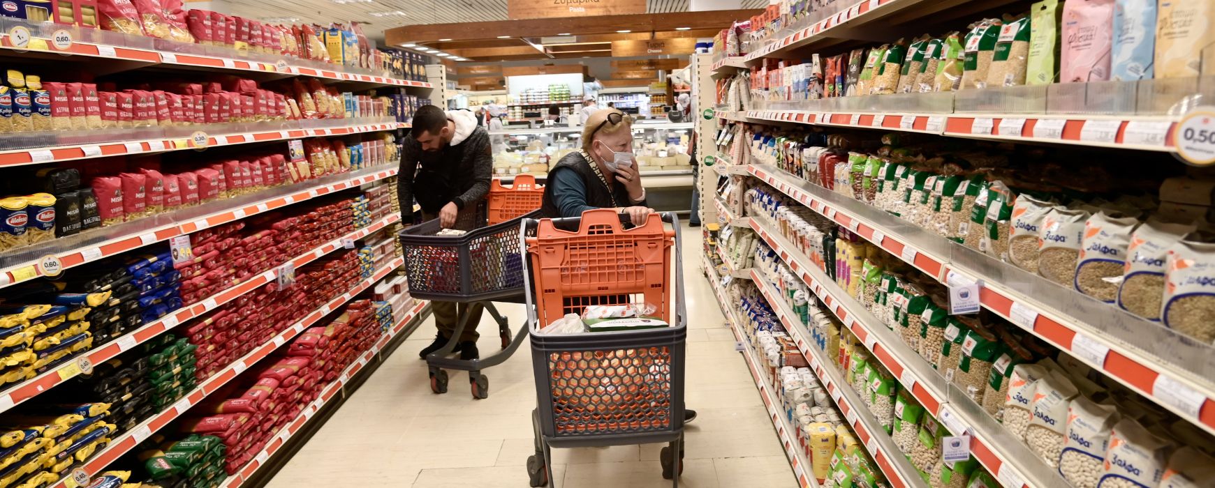 Πάτρα: «Ρομπέν των Δασών» άρπαξαν προϊόντα από σούπερ μάρκετ και τα ...