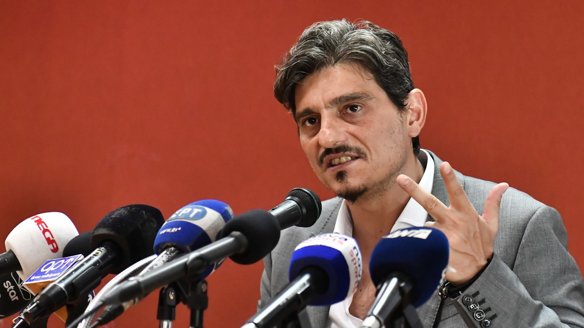 Mήνυμα Γιαννακόπουλου σε ΕΟΚ και ΚΕΔ: Όσα τηλέφωνα και να παίρνετε δεν ...