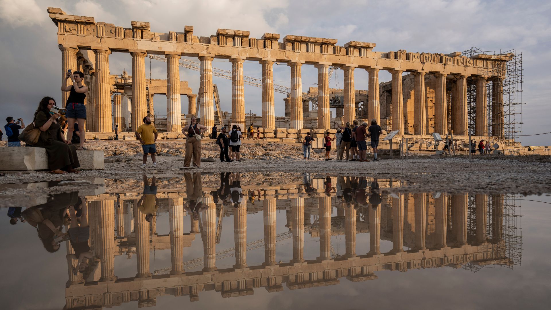 Τουρισμός: «Πρωταθλήτρια» η Αθήνα, γυρνούν την πλάτη σε Μύκονο και ...