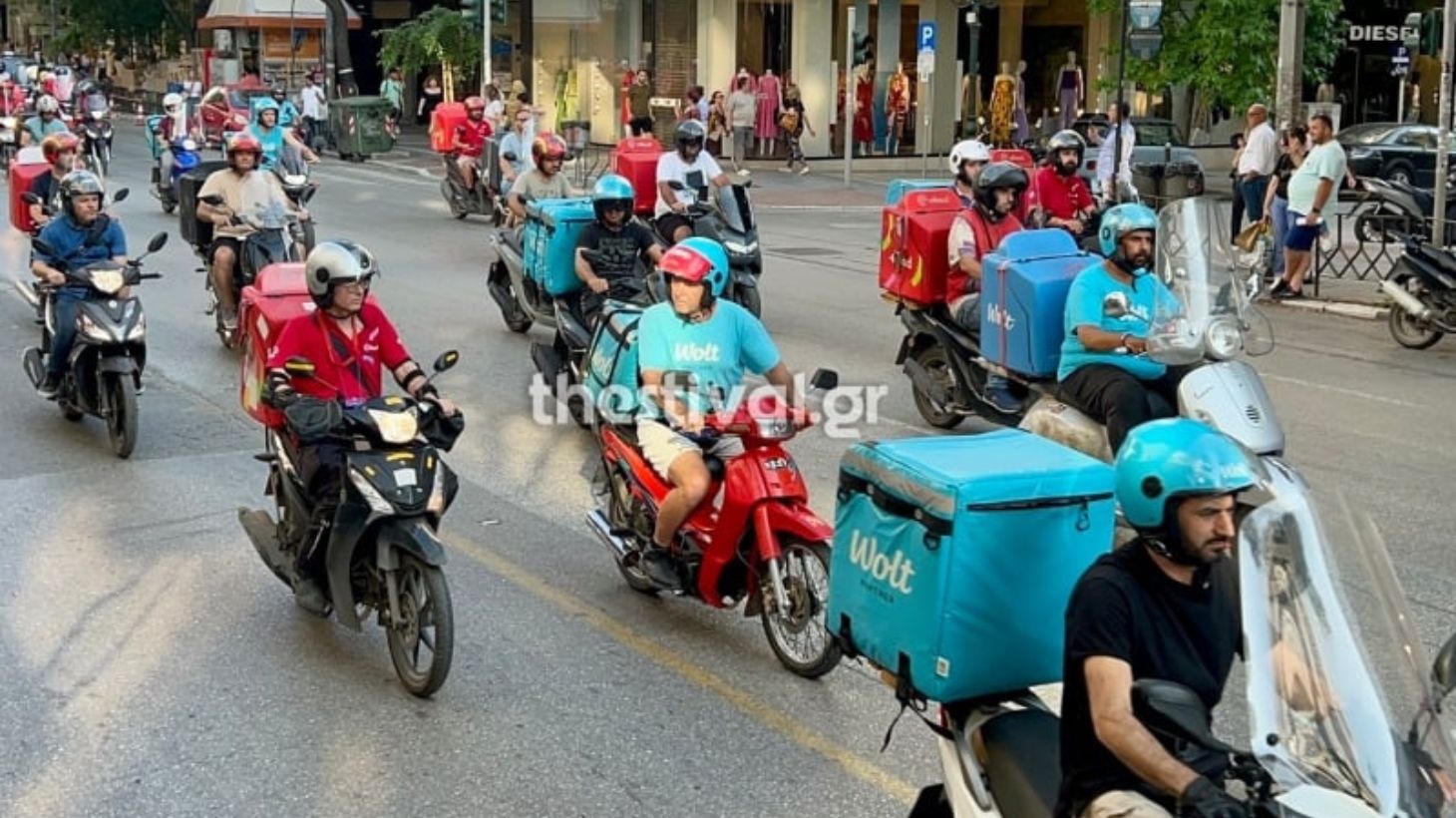 Θεσσαλονίκη: Μοτοπορεία διανομέων για το δυστύχημα συναδέλφου τους ...