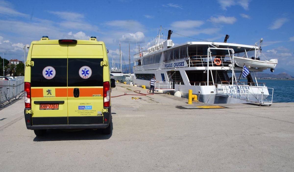 Πρ. εργαζομένων ΕΚΑΒ: Με ένα ασθενοφόρο όλα τα νησιά εκτός Μυτιλήνης ...