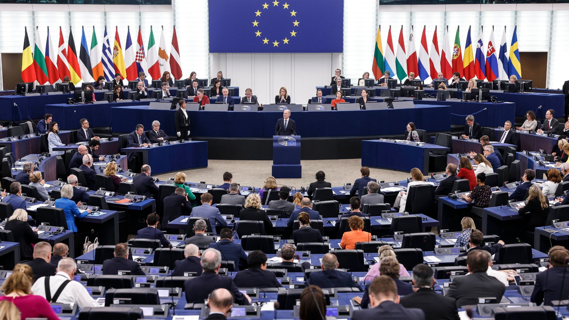 Προκαλούν οι ευρωβουλευτές: «Κάτω τα χέρια από τα λεφτά μας ...