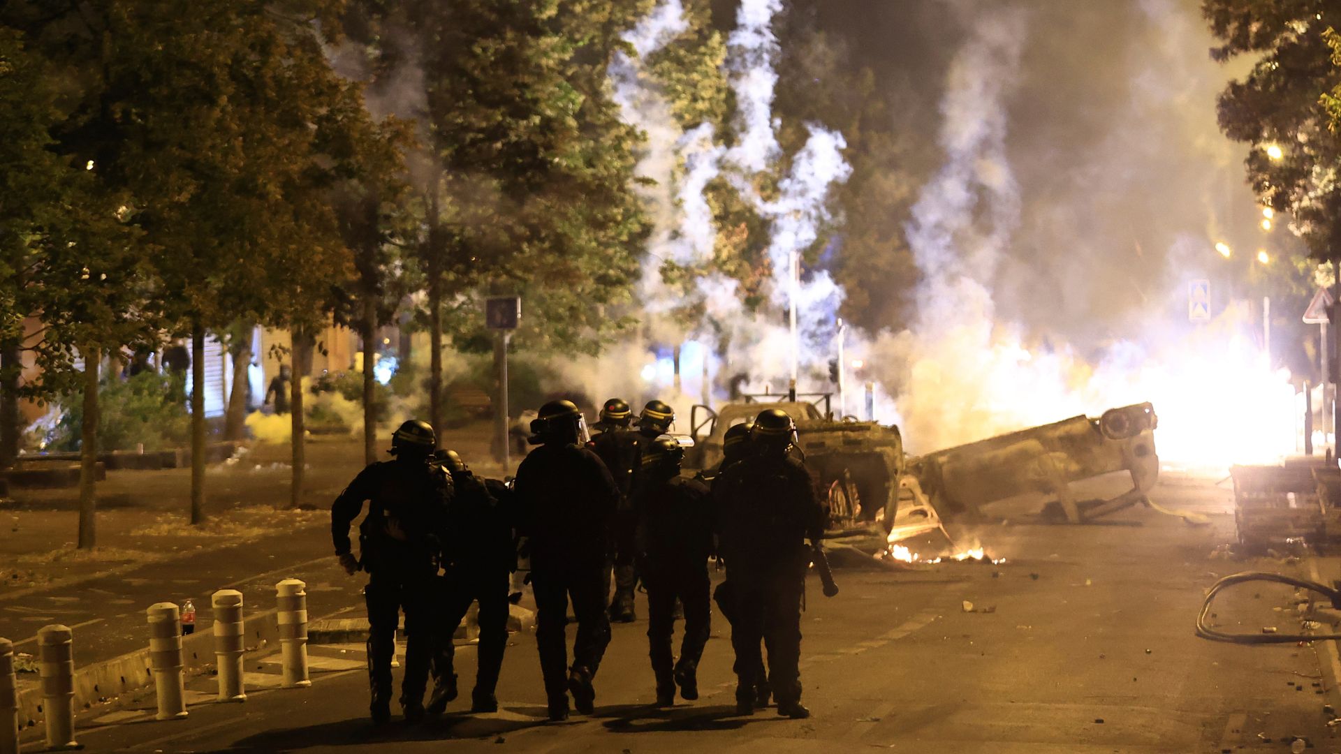 Χάος στη Γαλλία: 45.000 αστυνομικοί στους δρόμους της χώρας ...