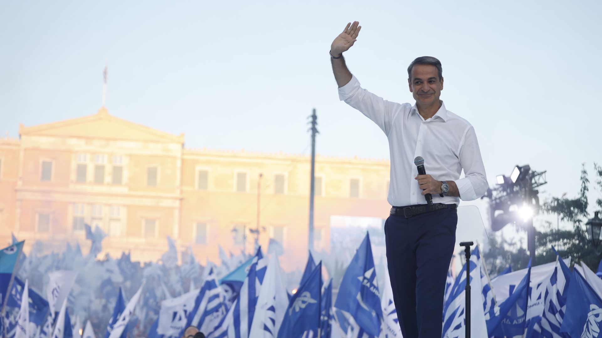 Μητσοτάκης στο Σύνταγμα: Σύμμαχος ο ενθουσιασμός και εχθρός ο ...