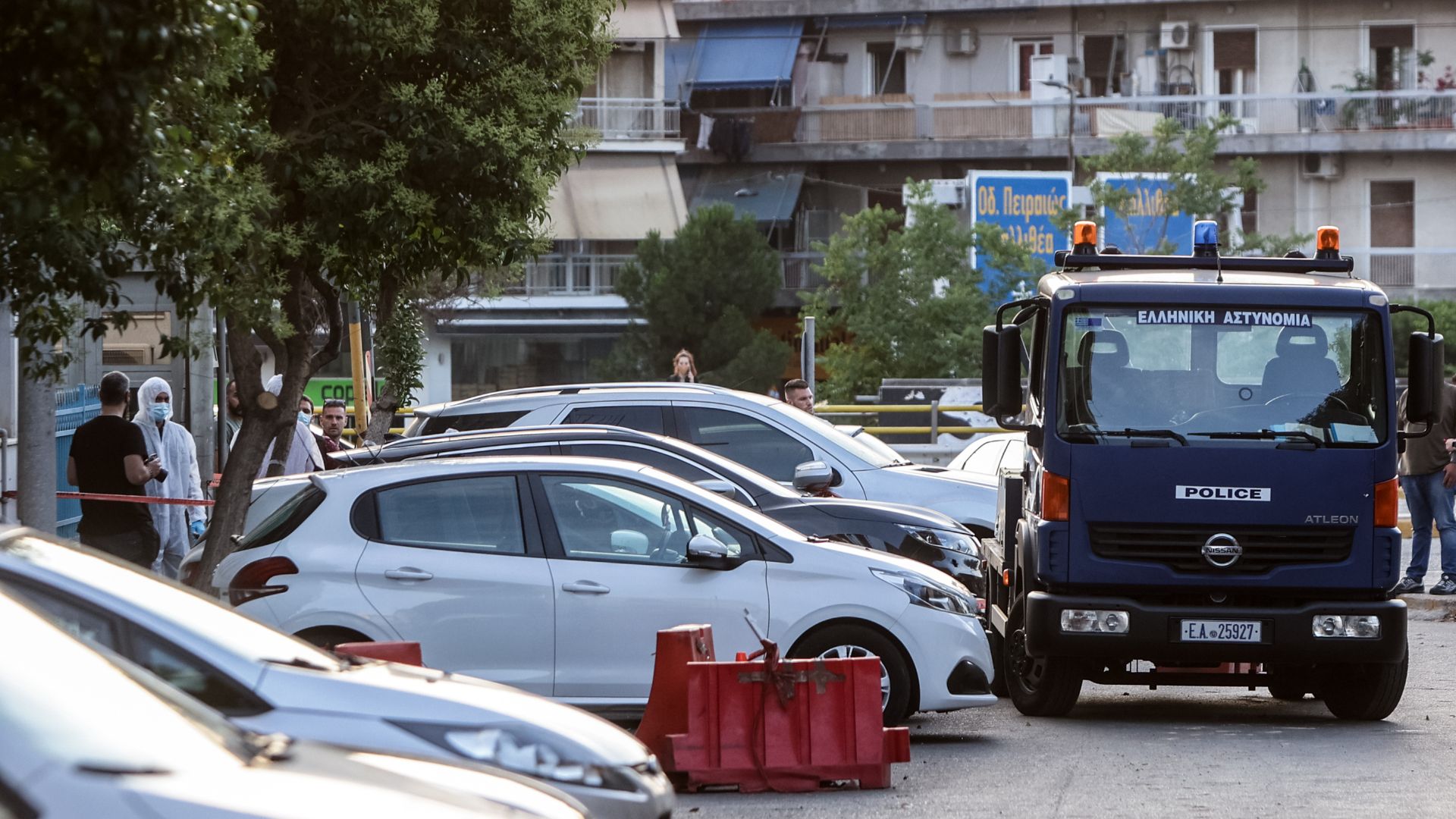 Νέος Κόσμος: Σε επίθεση κατά αστυνομικού χρησιμοποιήθηκε το ένα πιστόλι ...