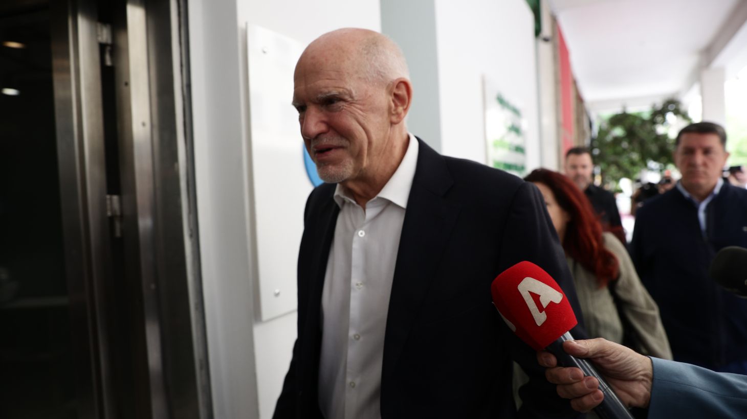 Γιώργος Παπανδρέου: Ποζάρει με τη μητέρα του και την τούρτα γενεθλίων ...