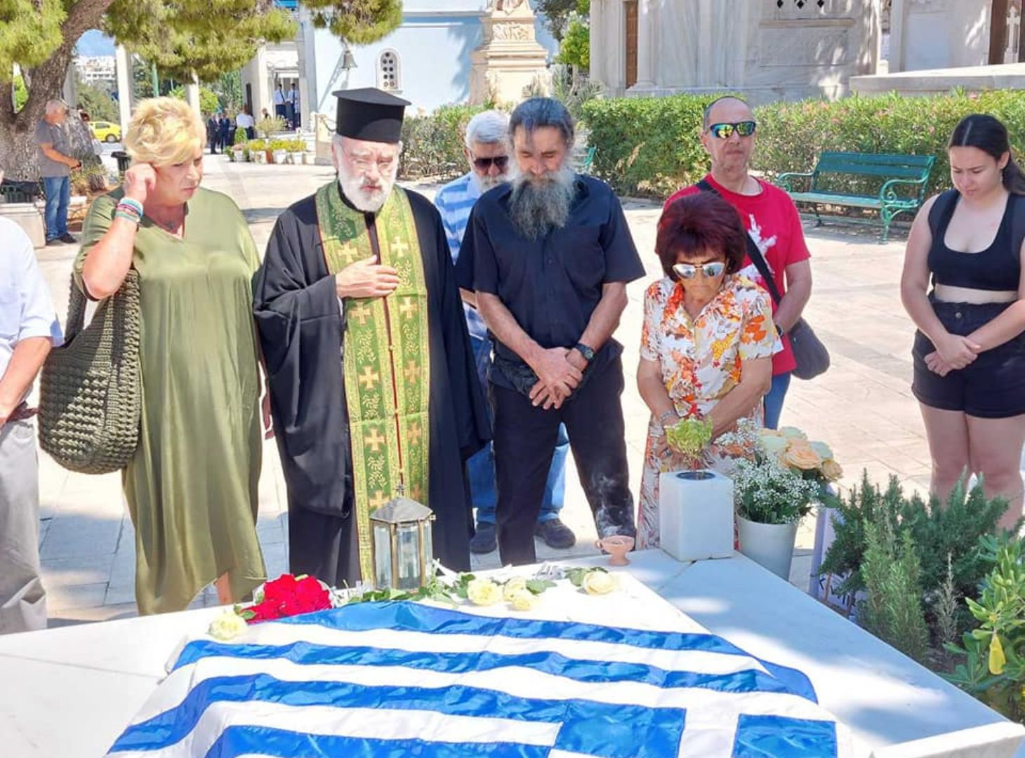 Δήμητρα Λιάνη: Έκανε τρισάγιο στον τάφο του Ανδρέα Παπανδρέου (Photos ...