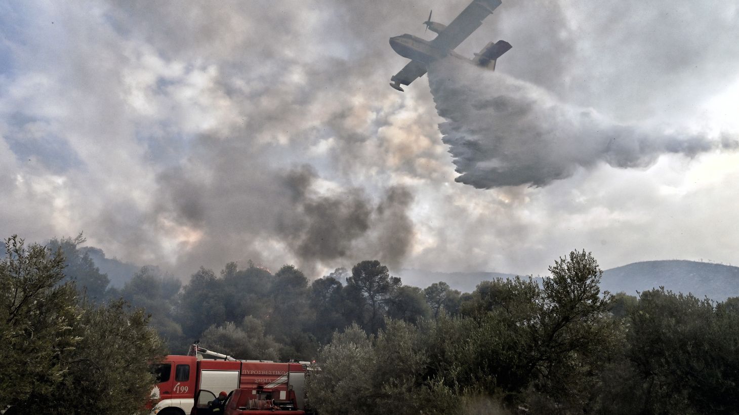 Ωρωπός: Μεγάλη φωτιά τώρα στο Μαρκόπουλο – «Σηκώθηκαν» ελικόπτερα ...