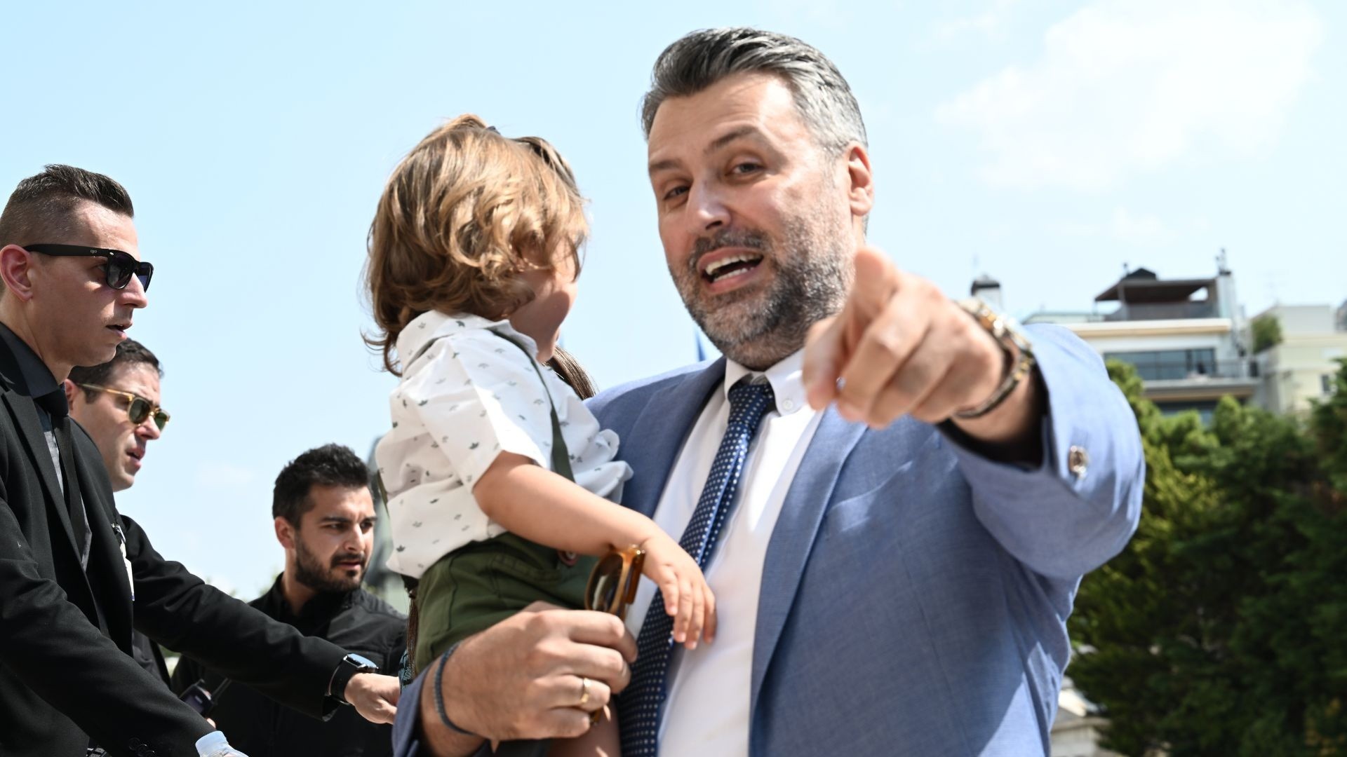 Η «συγγνώμη» του Γιάννη Καλλιάνου για τον γιο του: «Ένιωσα λίγο αμήχανα ...