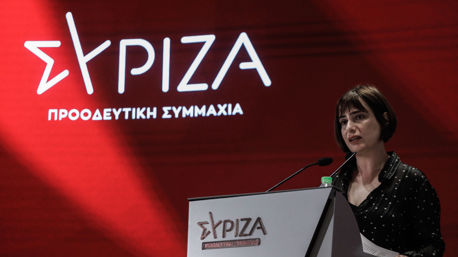 Η Ράνια Σβίγκου ως ισορροπίστρια στην Κουμουνδούρου | topontiki.gr