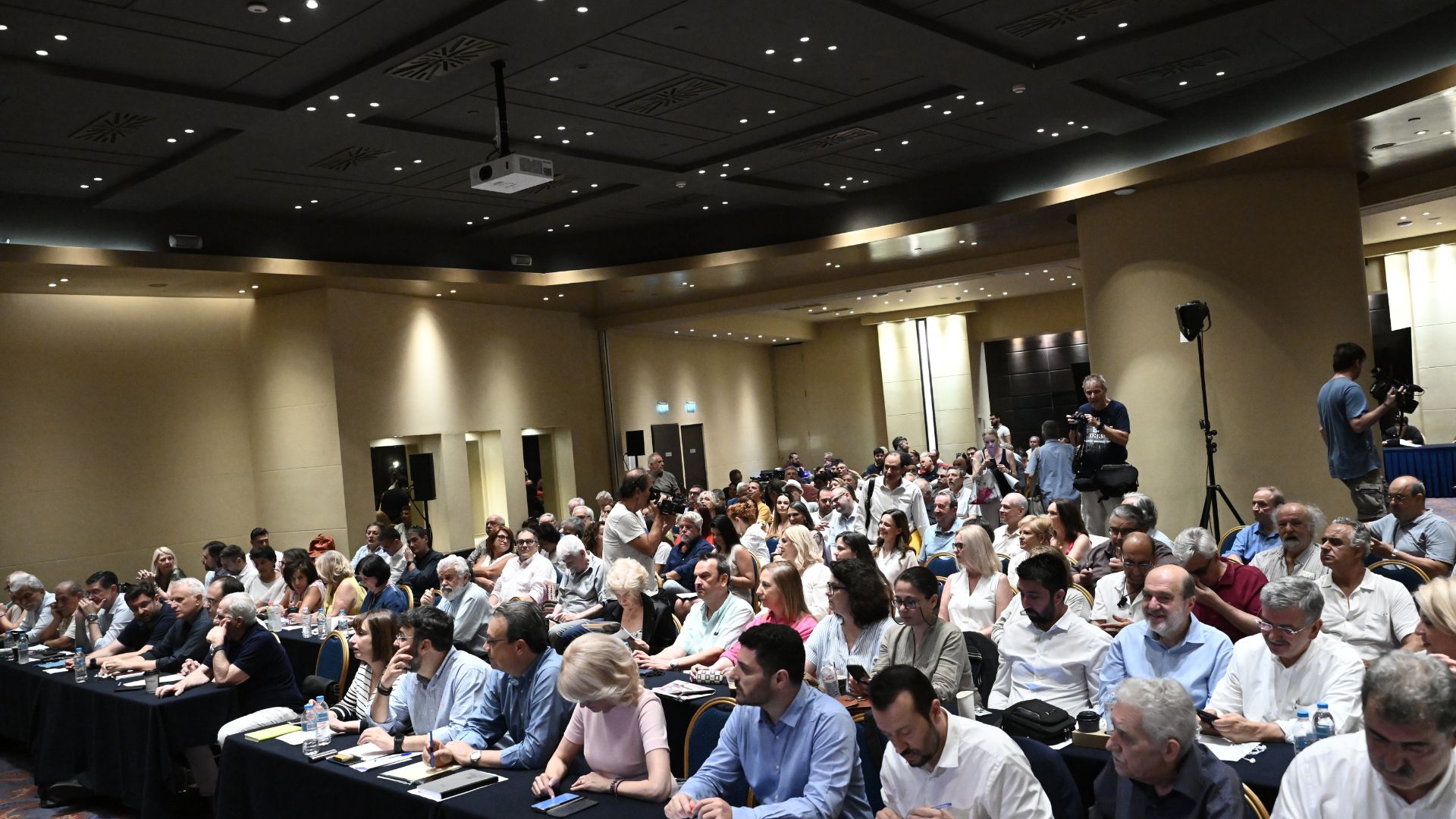 ΣΥΡΙΖΑ: Σε εξέλιξη η συνεδρίαση της Κεντρικής Επιτροπής – Απών ο ...