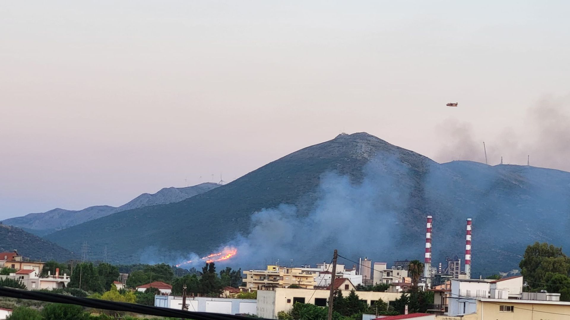 Αλιβέρι: Οριοθετημένη περιμετρικά η πυρκαγιά (Video/Photo) | topontiki.gr