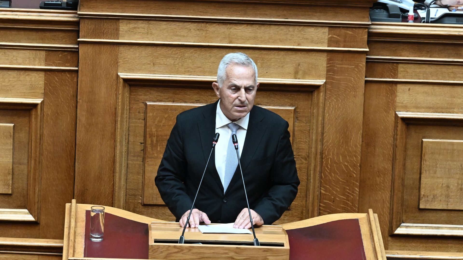 Ευάγγελος Αποστολάκης: Ένα βήμα πριν την έξοδο από τον ΣΥΡΙΖΑ ...