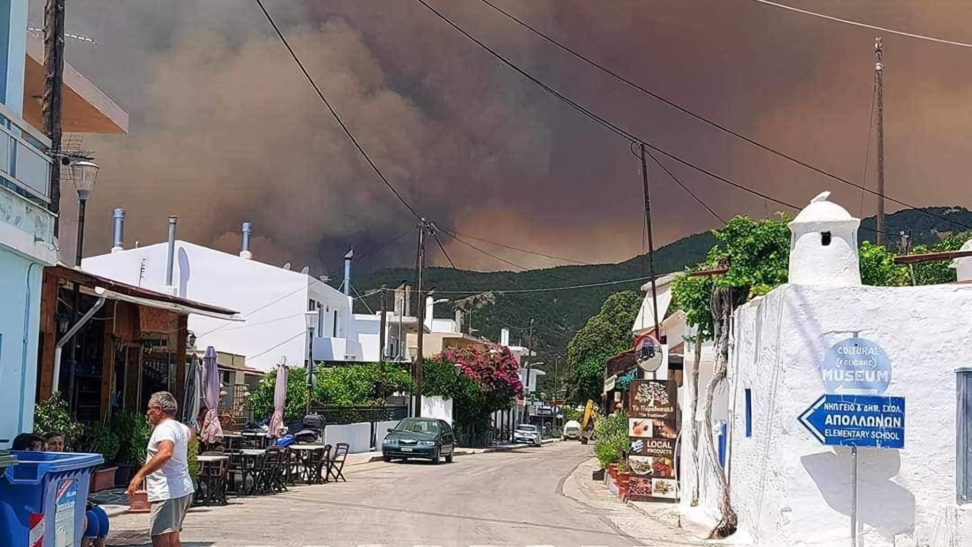 Ρόδος: Ανεξέλεγκτη η φωτιά, τουλάχιστον τρία τα μέτωπα – Εκκενώθηκαν ...