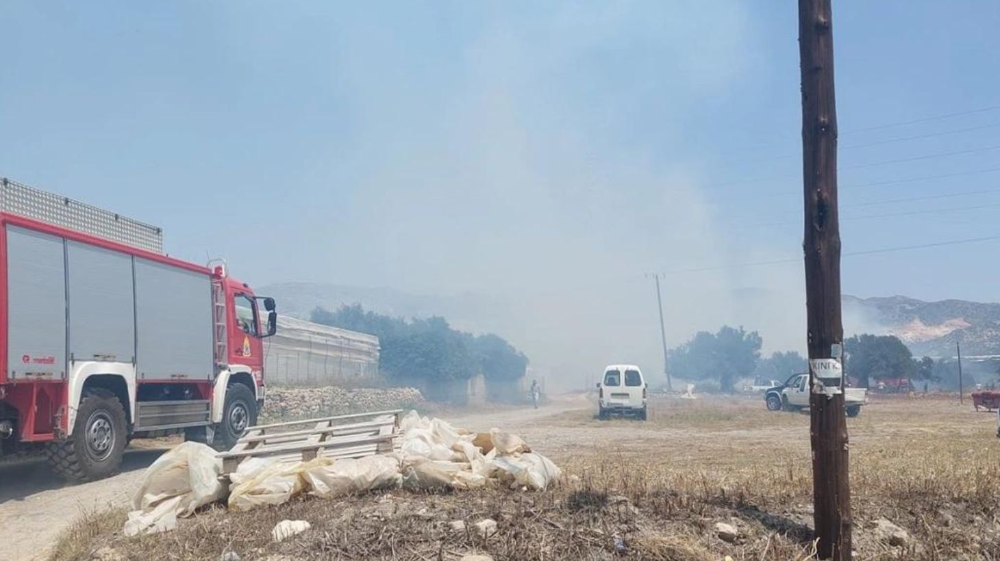 Φωτιά στην Ιεράπετρα: Βελτιωμένη η εικόνα του μετώπου – Σοβαρές ζημιές ...