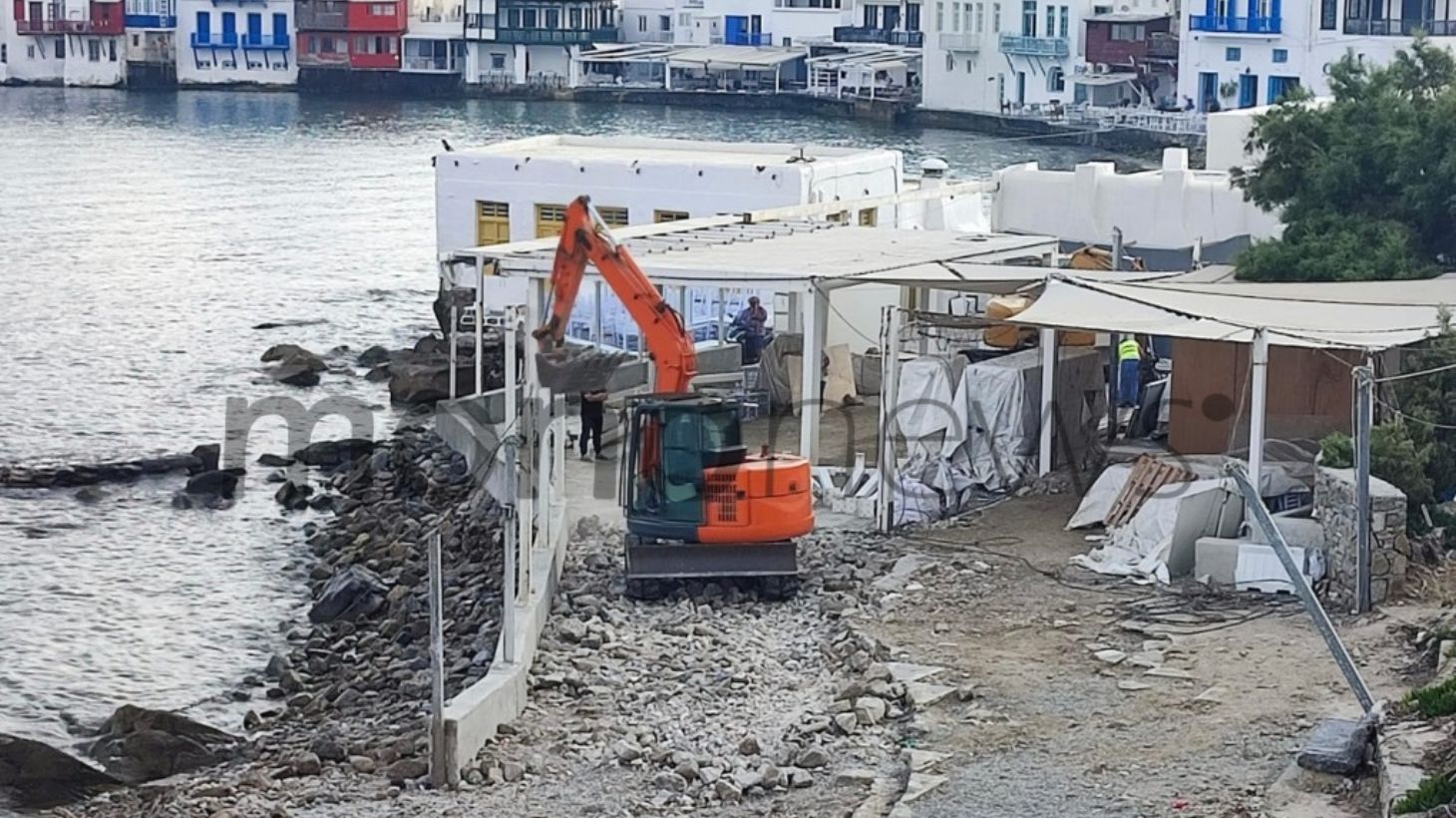 Μύκονος: Γκρεμίζουν το Sea Satin μετά από σωρεία πολεοδομικών ...