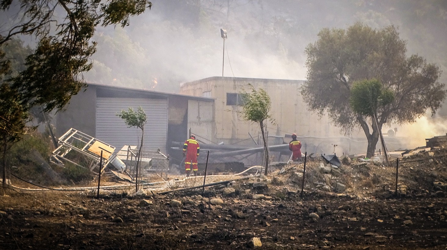 Φωτιά στη Ρόδο: Έχουν απεγκλωβιστεί πάνω από 2.000 άνθρωποι (Video ...