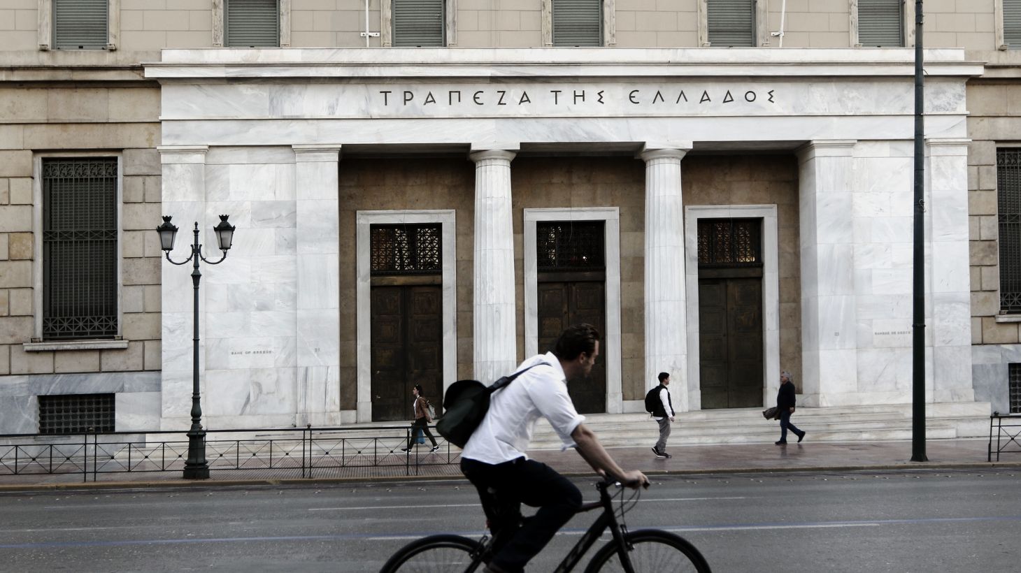 Καλπάζει το εμπορικό έλλειμα: Νέα άνοδος σχεδόν 3 δις στο 11μηνο ...