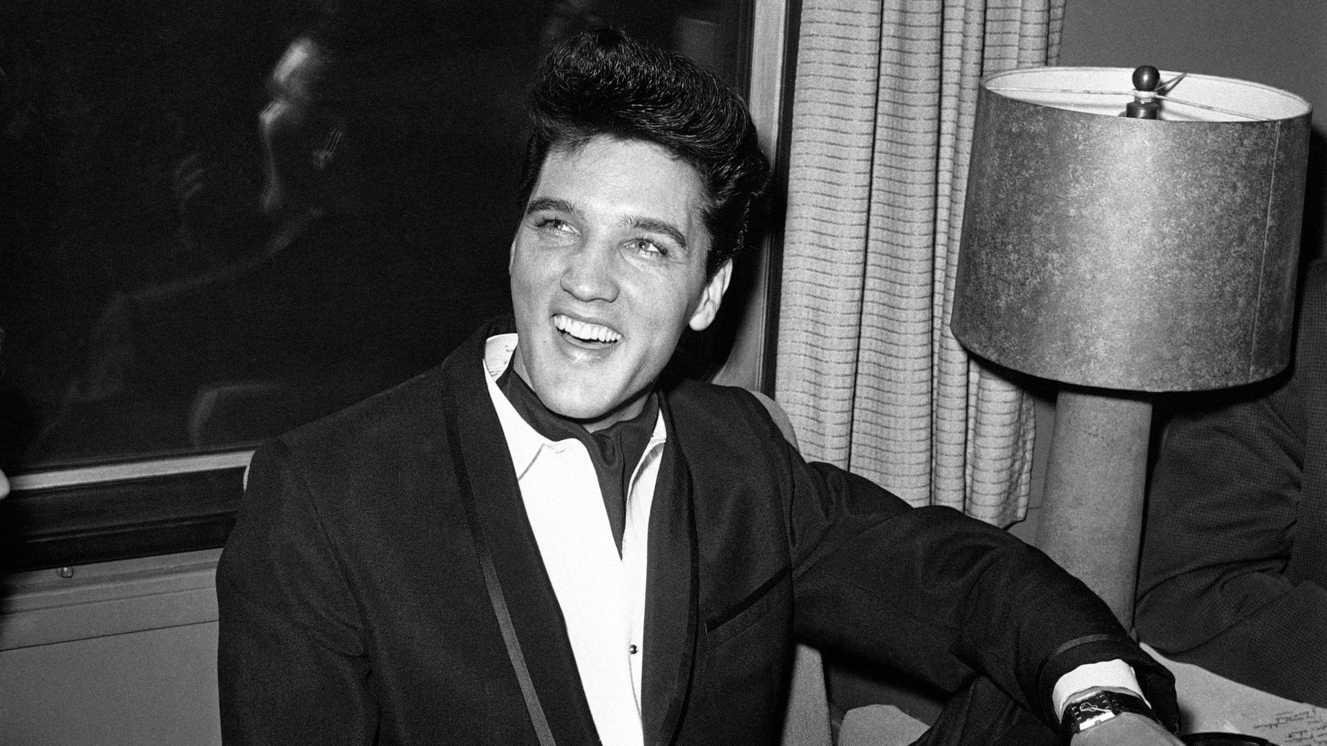 Έλβις Πρίσλεϊ: Παλτό του πωλήθηκε έναντι 163.000 δολαρίων σε δημοπρασία ...