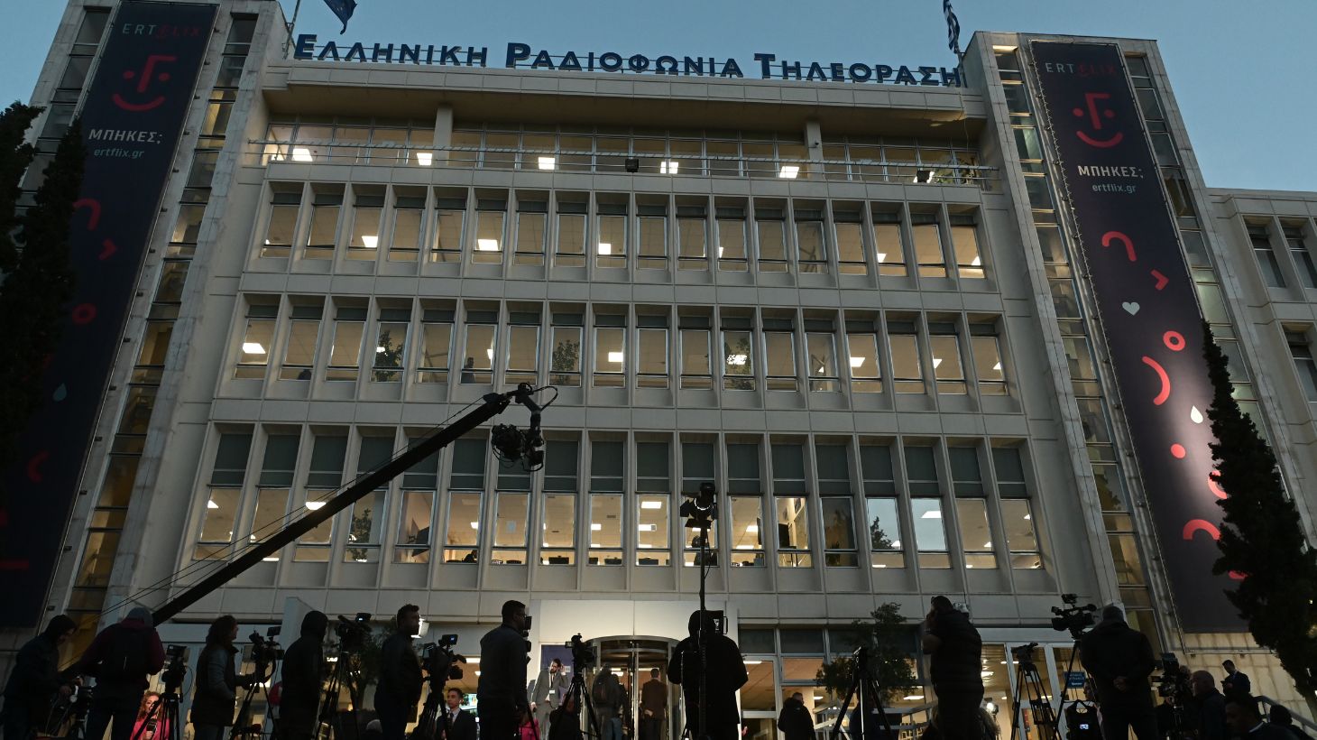 ΕΡΤ: Τριάδα δημοσιογράφων στο debate Μπακογιάννη και Δούκα – Με «χαλαρό ...