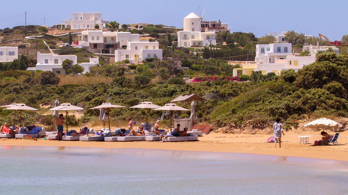 Μπαράζ ελέγχων σε Πάρο και Αντίπαρο – «Απελευθερώθηκαν» 5.000 τ.μ ...