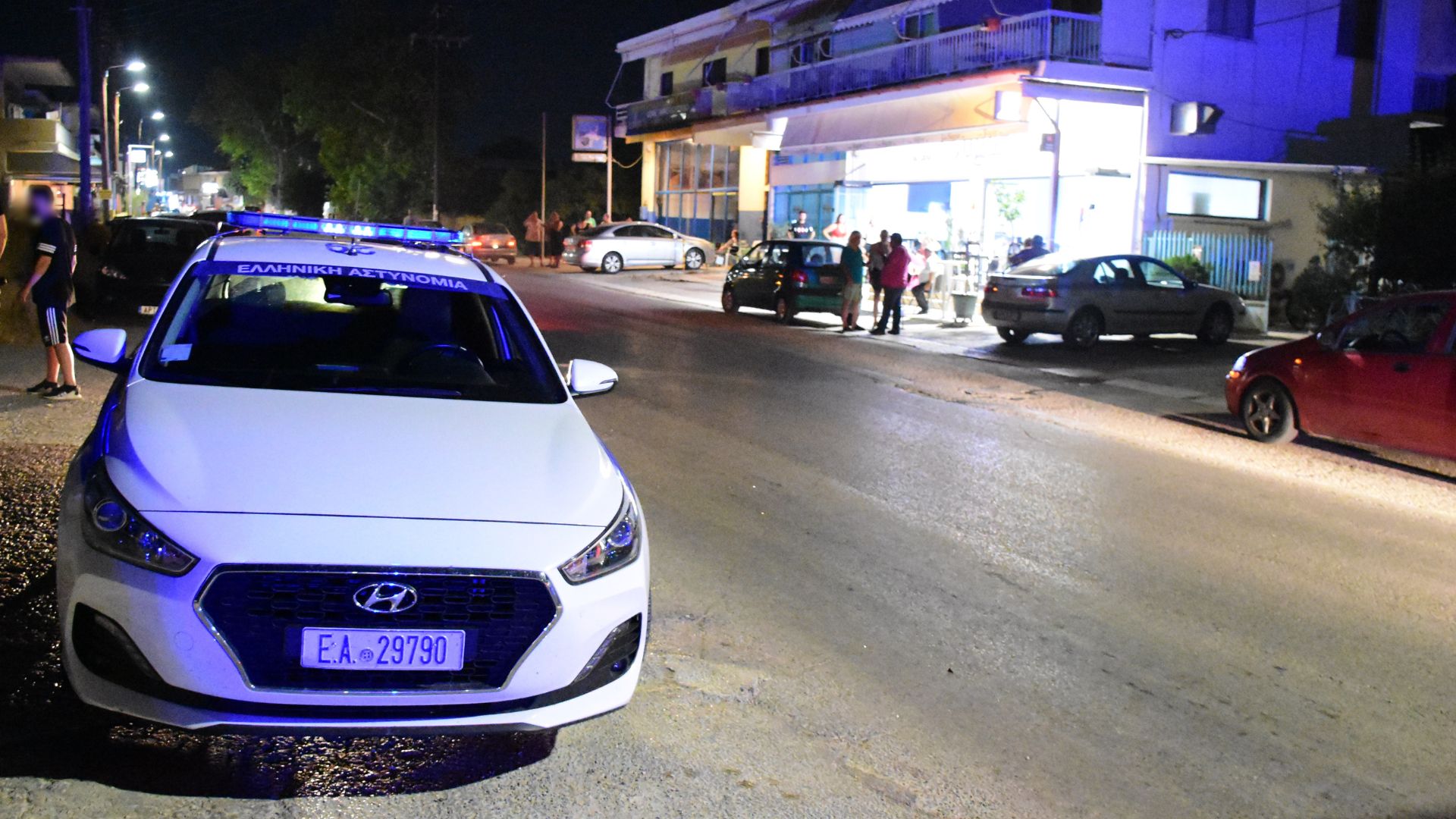 Πυροβολισμοί σε Μενίδι και Άγιο Παντελεήμονα – Τρεις τραυματίες ...