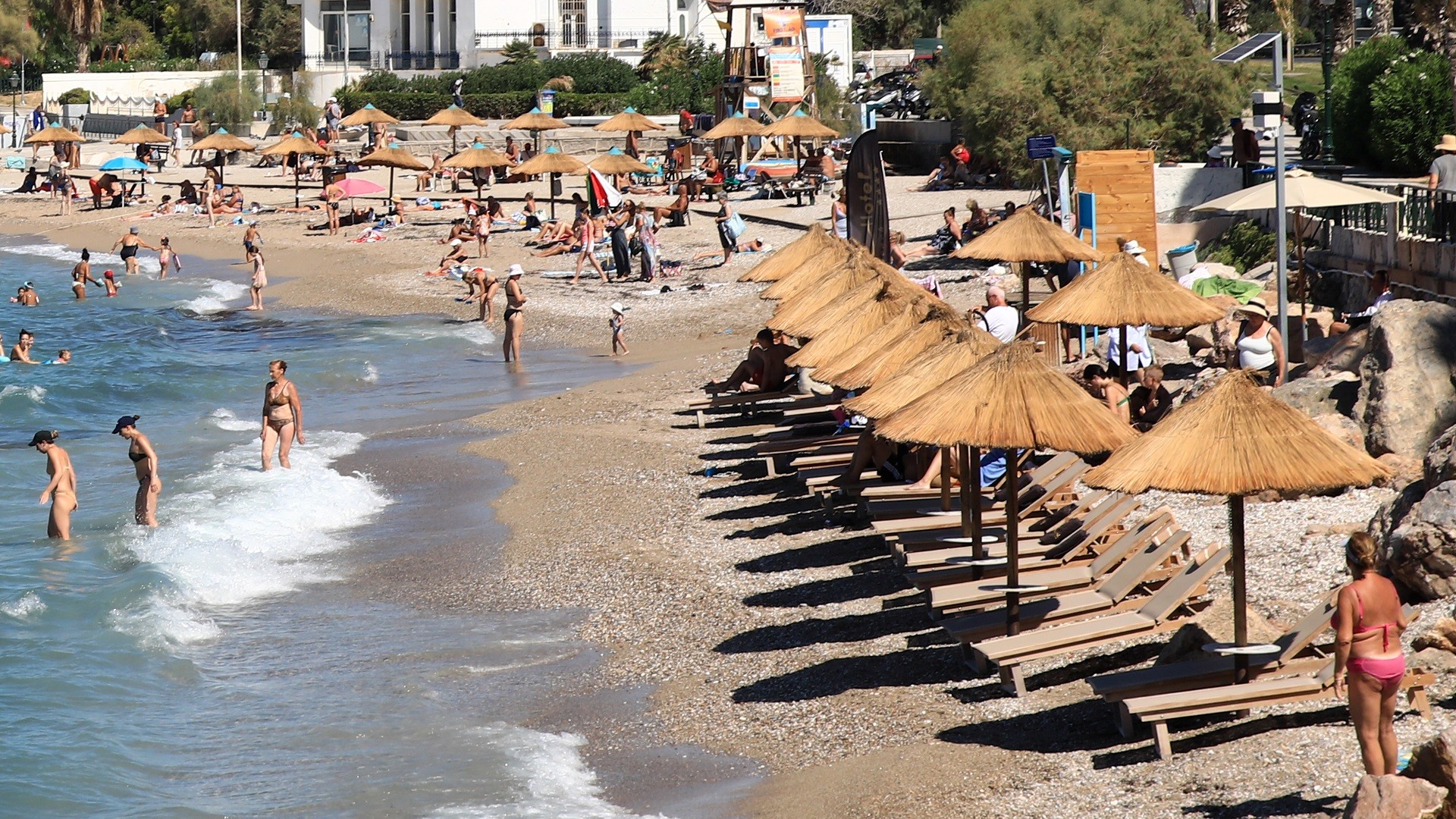 «Λουκέτο» σε beach bar στη Χαλκιδική για καταπάτηση αιγιαλού – «Βροχή ...