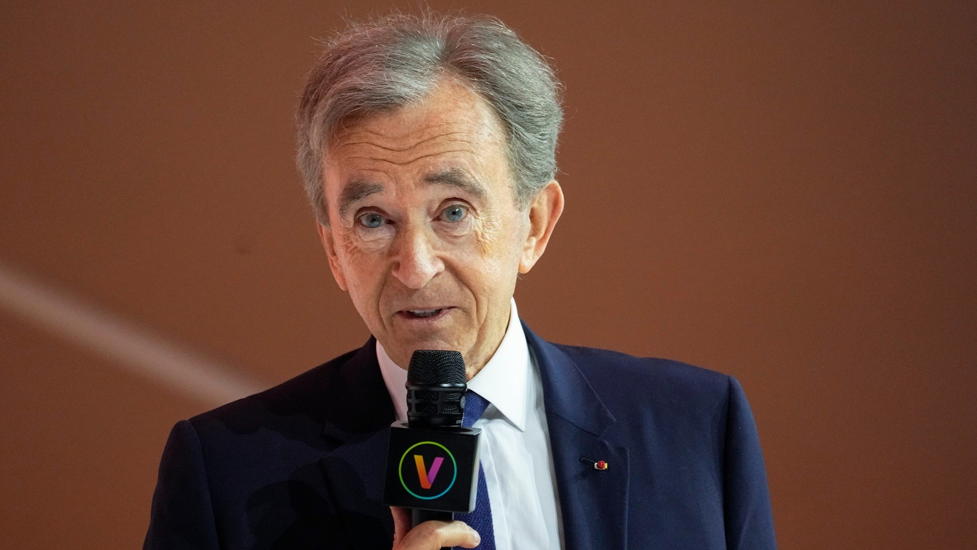 Υπό έρευνα ο μεγιστάνας Μπερνάρ Αρνό για συναλλαγές με Ρώσους ολιγάρχες ...