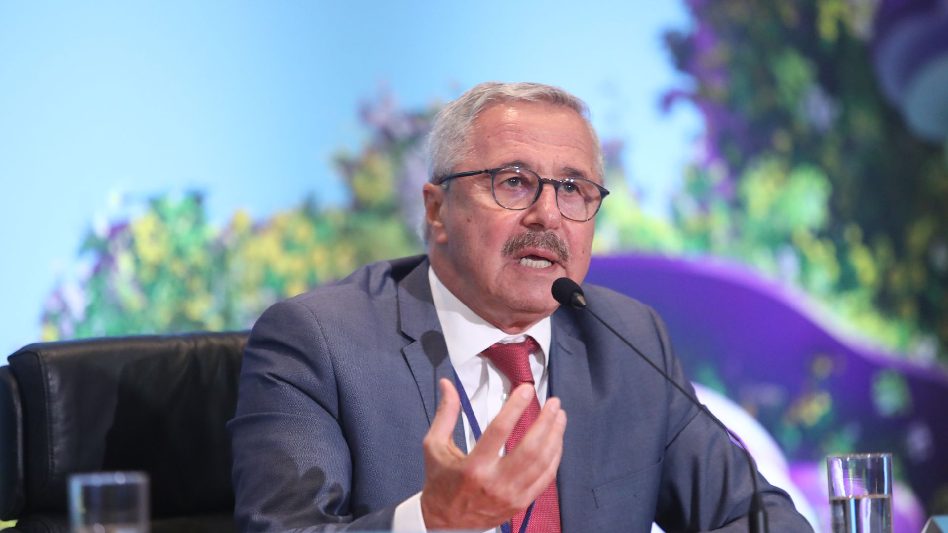 «Καμπανάκι» Μανιάτη στο Ευρωκοινοβούλιο μετά την εκλογή του Τραμπ ...