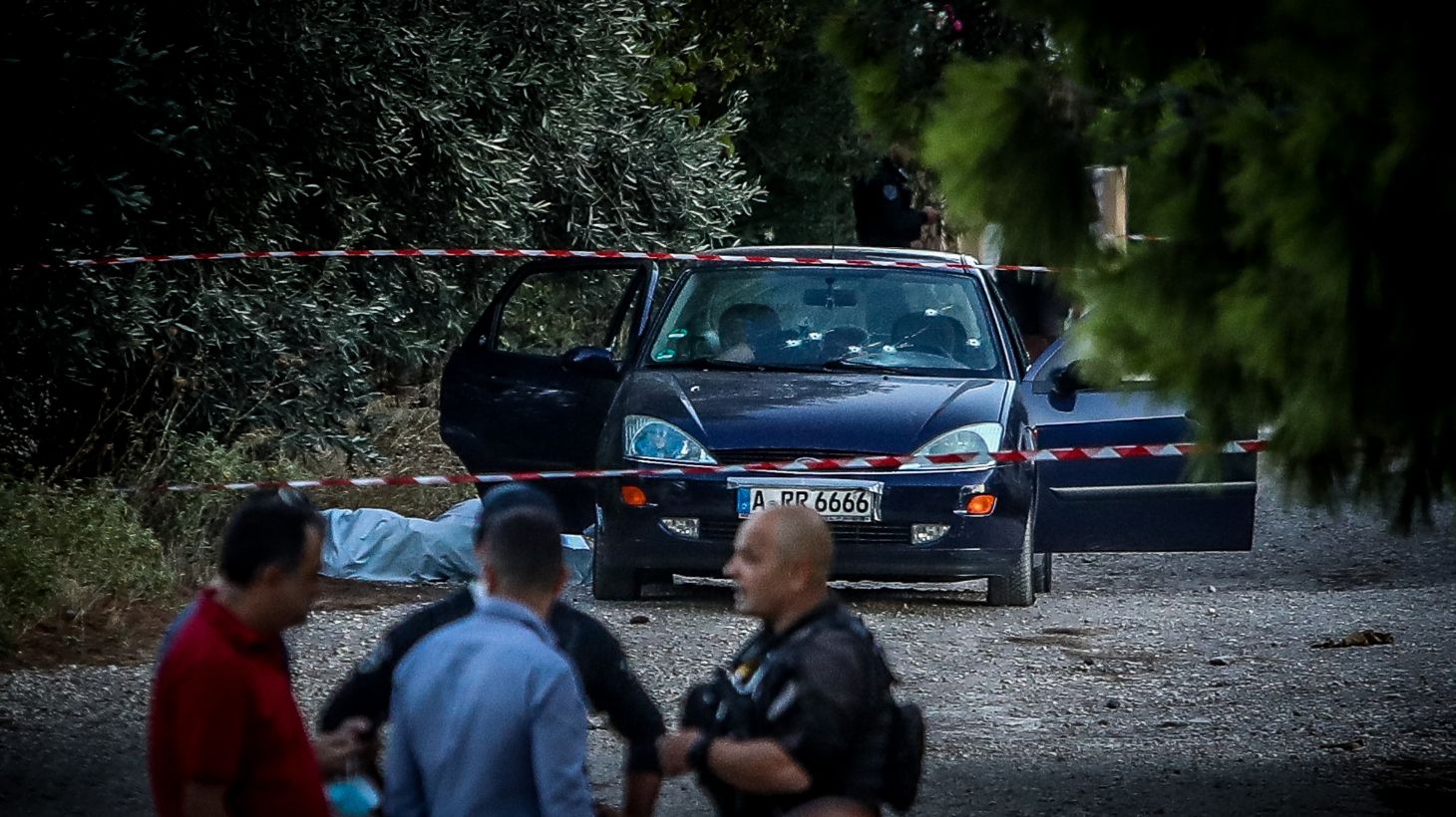 Μακελειό στη Λούτσα: Τους εκτέλεσαν με 4 πυροβόλα όπλα, βρέθηκε νέο ...