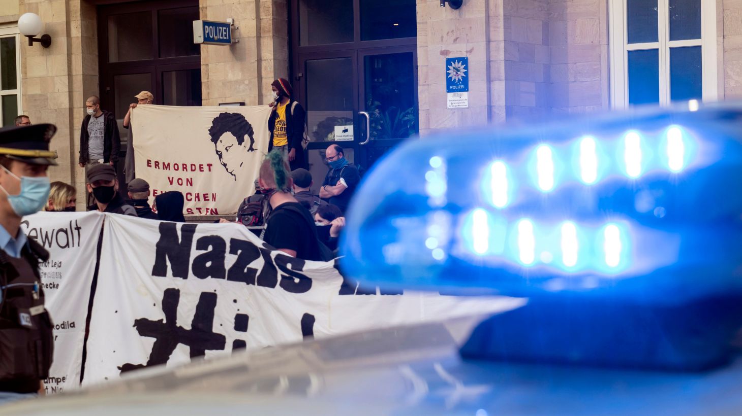 Γερμανία: Αντιφασίστες διαδηλωτές εμπόδισαν πορεία νεοναζί στο Βερολίνο ...
