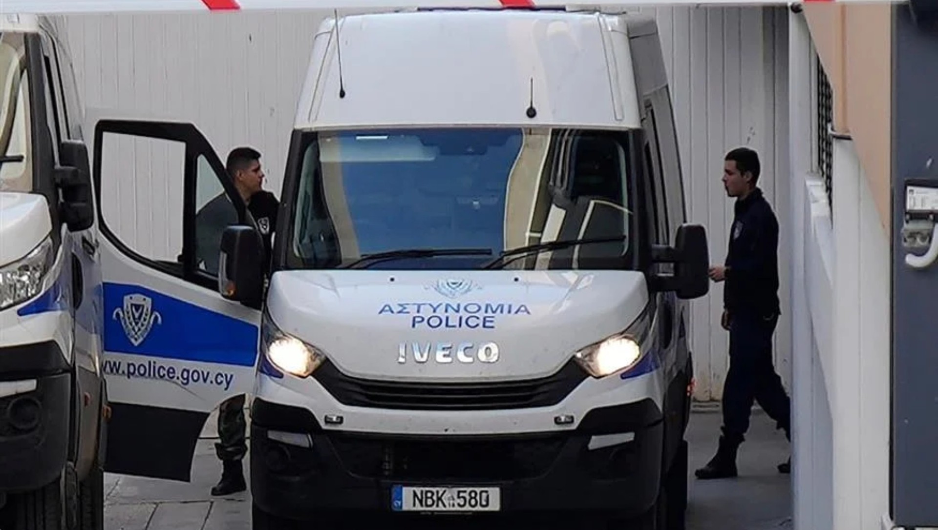 Τραγωδία στην Κύπρο: Αστυνομικός προσπάθησε να απομακρύνει πεζό από τον ...