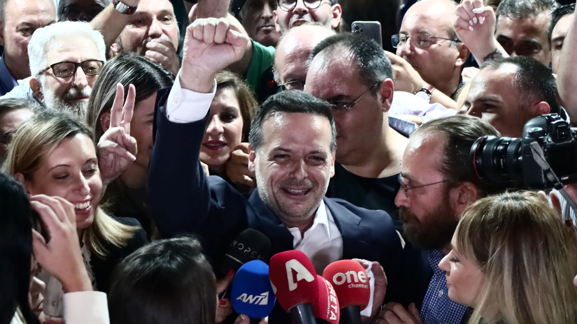 Χάρης Δούκας: Από αουτσάιντερ δήμαρχος Αθηναίων – Ποιος είναι ο ...