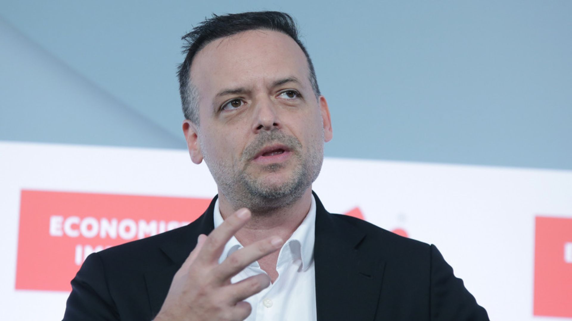 Δούκας στο συνέδριο του Economist: «Η Αθήνα μπορεί να τα καταφέρει αν ...