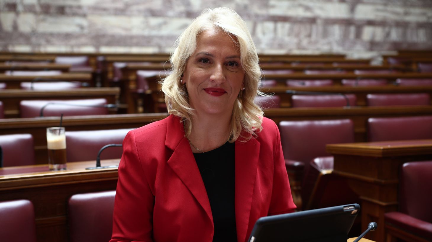 Ρένα Δούρου: Κατηγορεί το ΥΠΕΞ για αδυναμία επαναπατρισμού Ελλήνων από ...