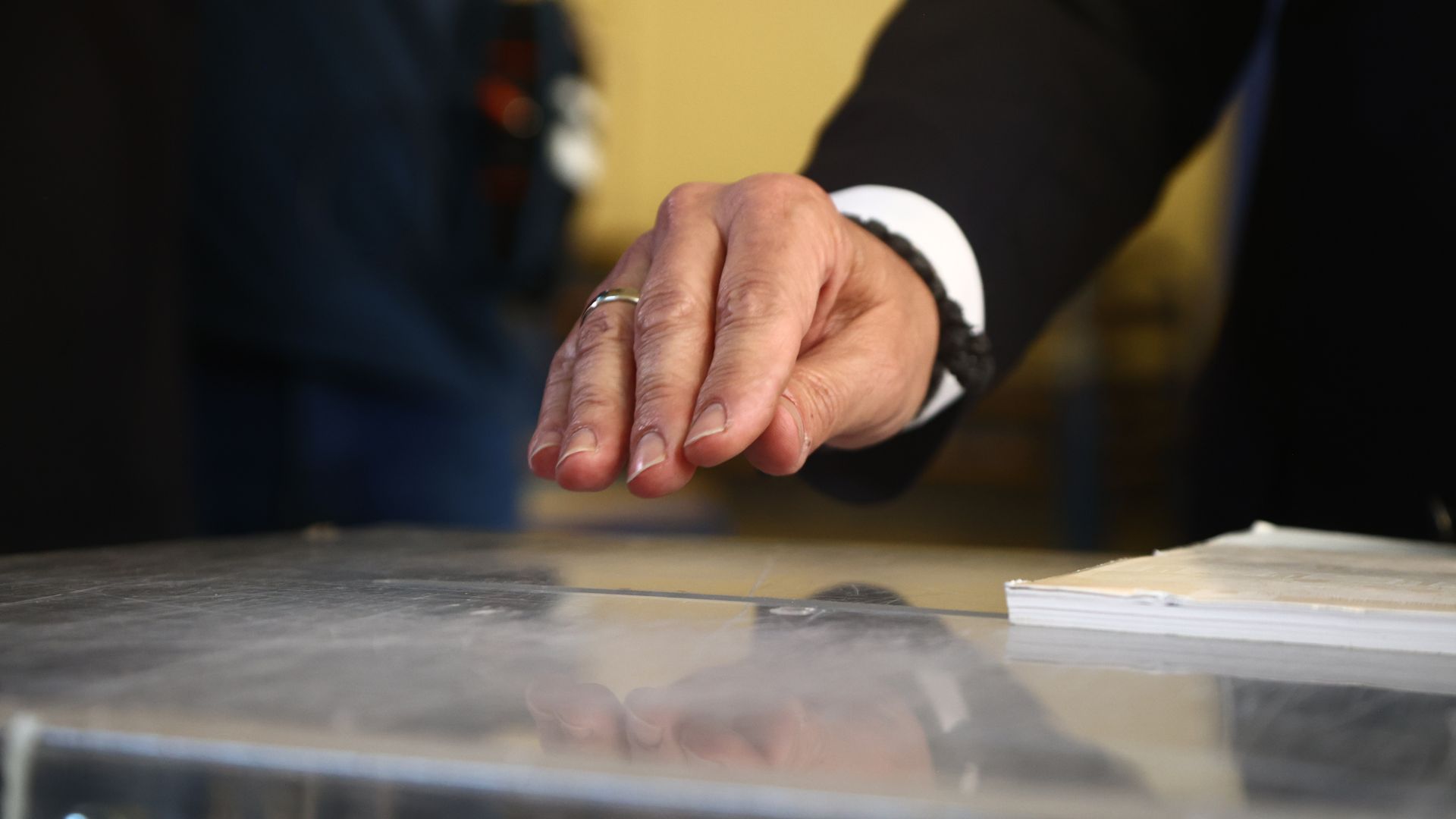 Metron Analysis: Δυσαρέσκεια αλλά και κέρδη για ΝΔ, πτώση για ΠΑΣΟΚ ...